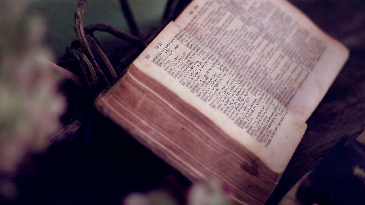 A Natureza e os Atributos de Deus nas Escrituras | Efatah Missões